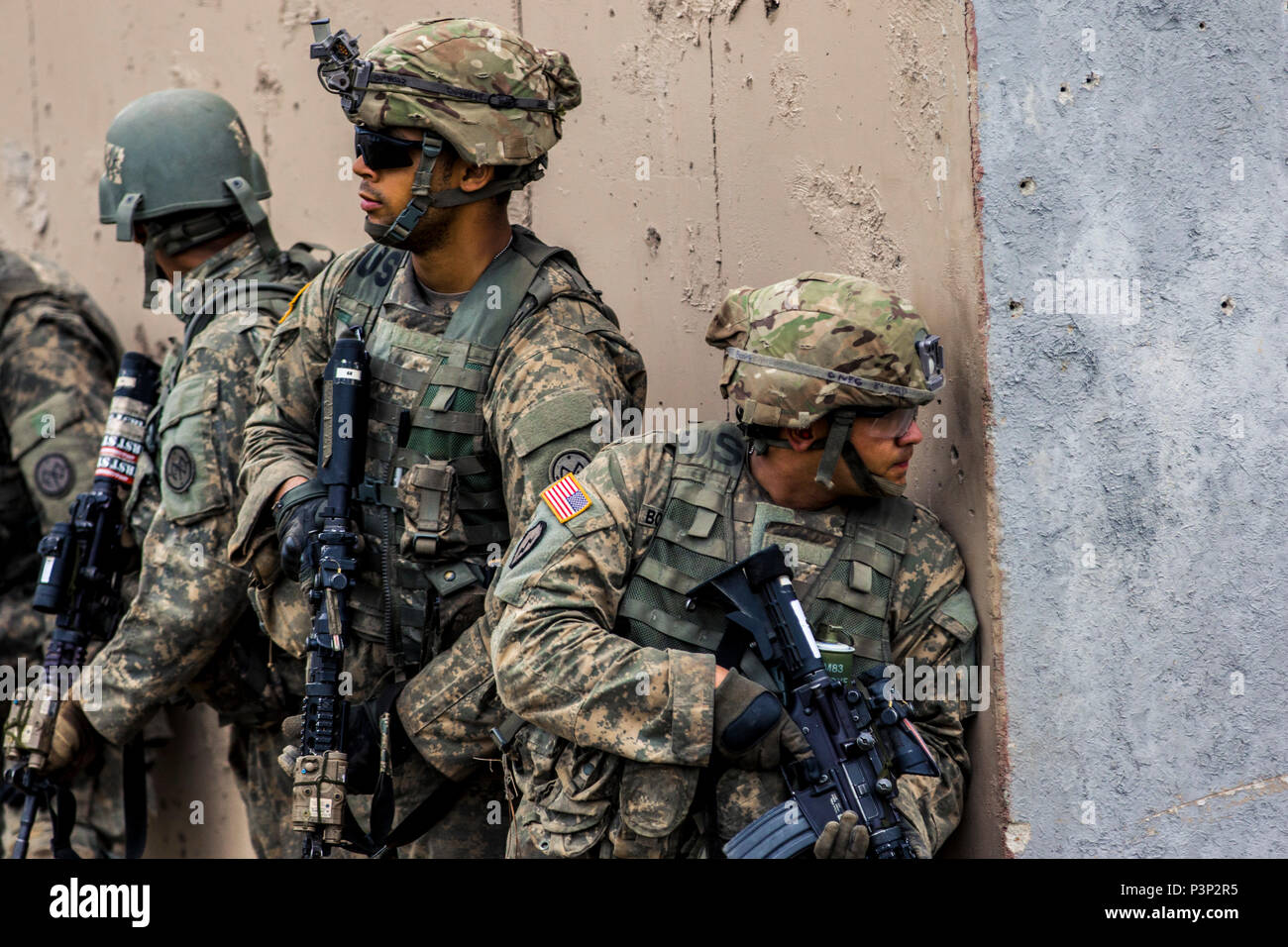New York Army National Guard infantrymen assigned to Co. C, 1st ...