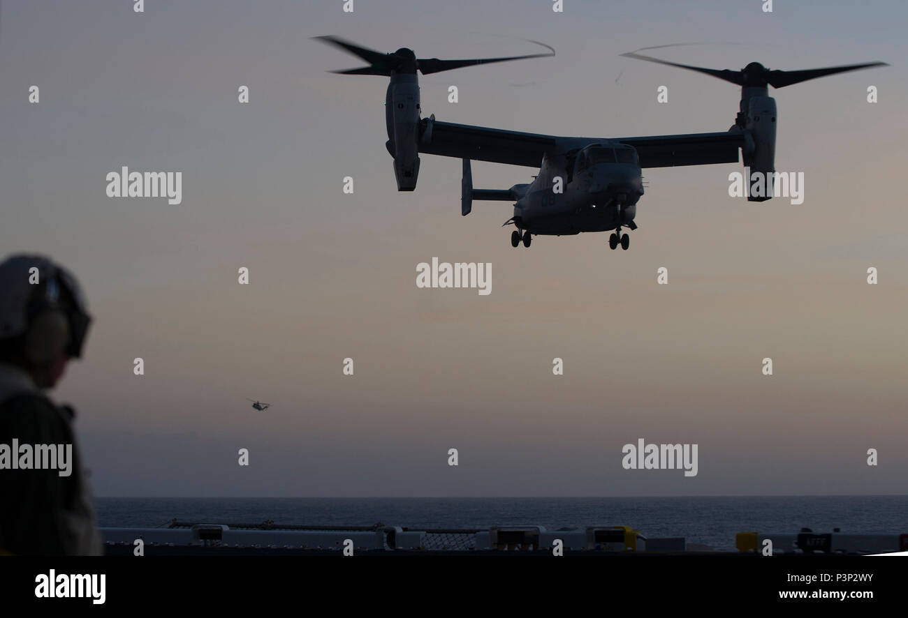 160722-N-LD343-006 PACIFIC OCEAN (July 22, 2016) – An MV-22 Osprey ...