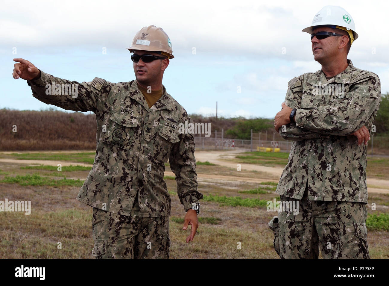160718-N-ZY850-005 KANEOHE BAY, Hawaii (July 18, 2016) Equipment ...