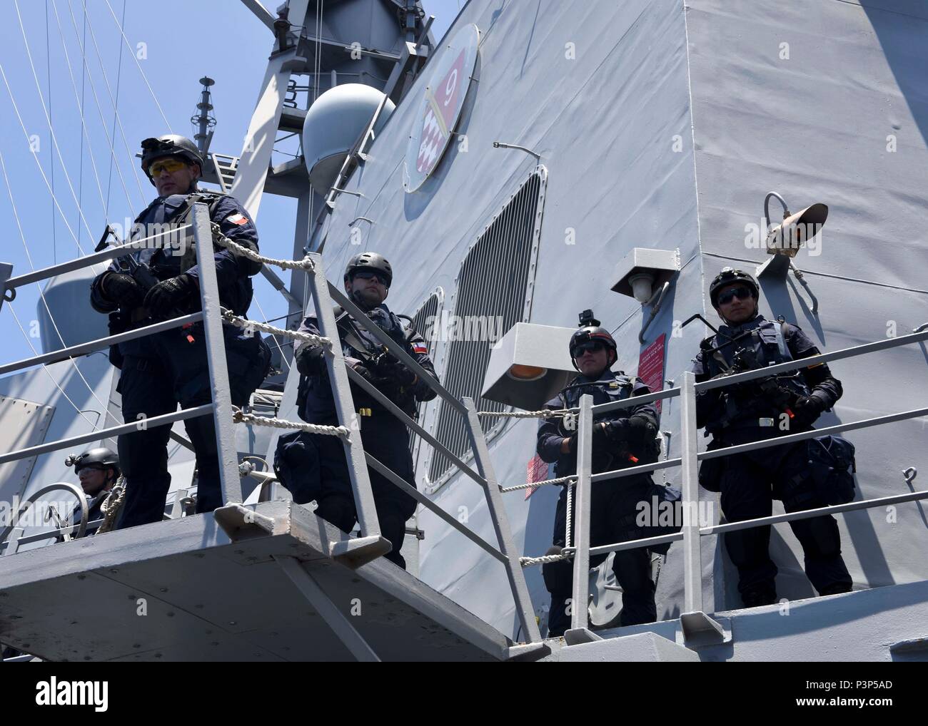 Uss cochrane hi-res stock photography and images - Alamy