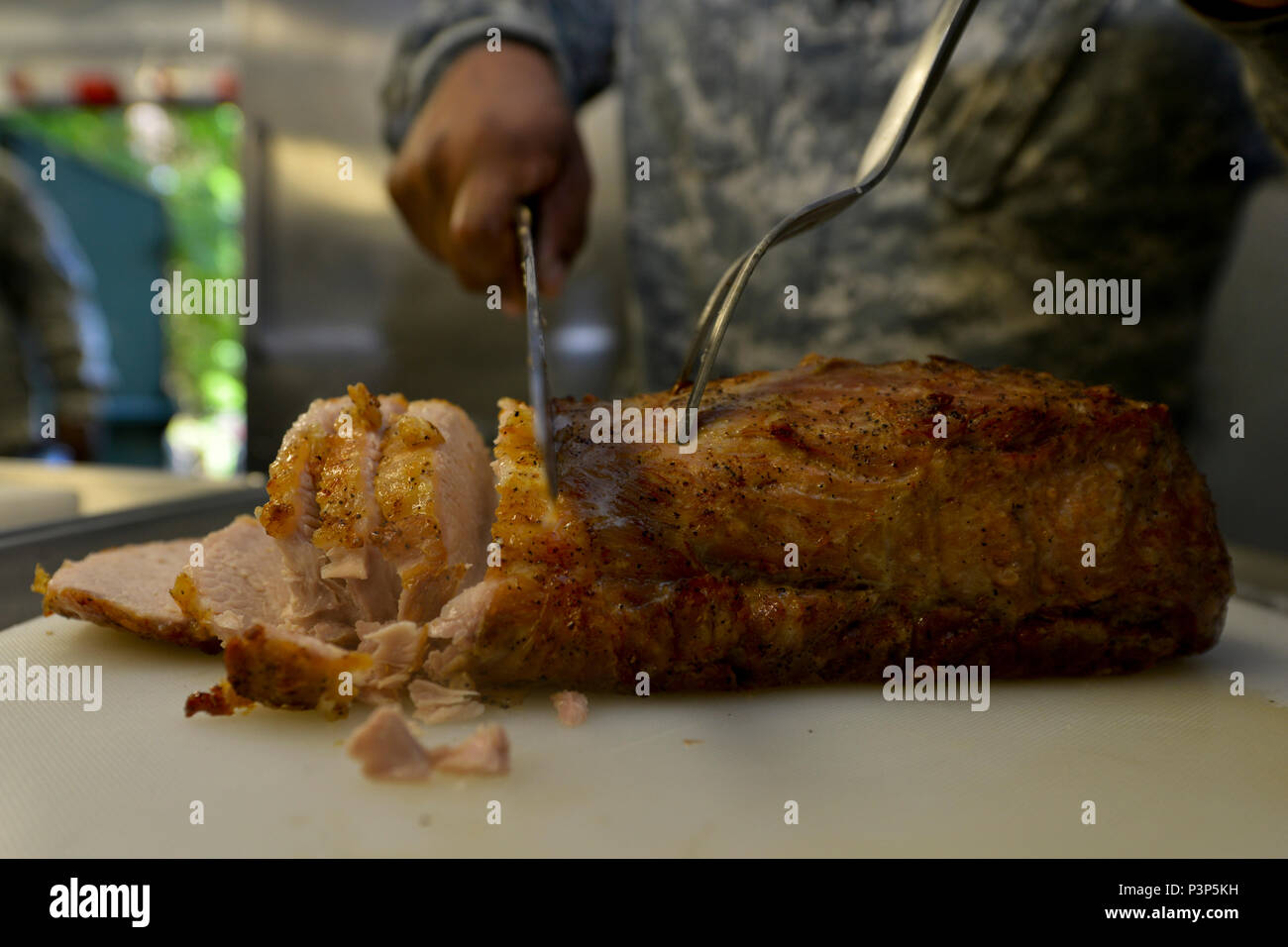 A U.S. Army Reserve Soldier with the Echo Company, 5th Battalion, 159th ...