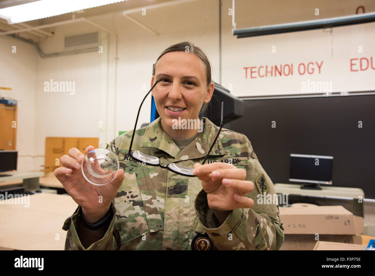 U s army sgt 1st class autumn rodriguez hi-res stock photography and ...