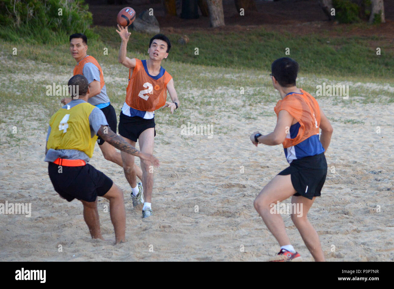 Soldiers from the U.S. Army and Singapore Armed Forces play ultimate ...
