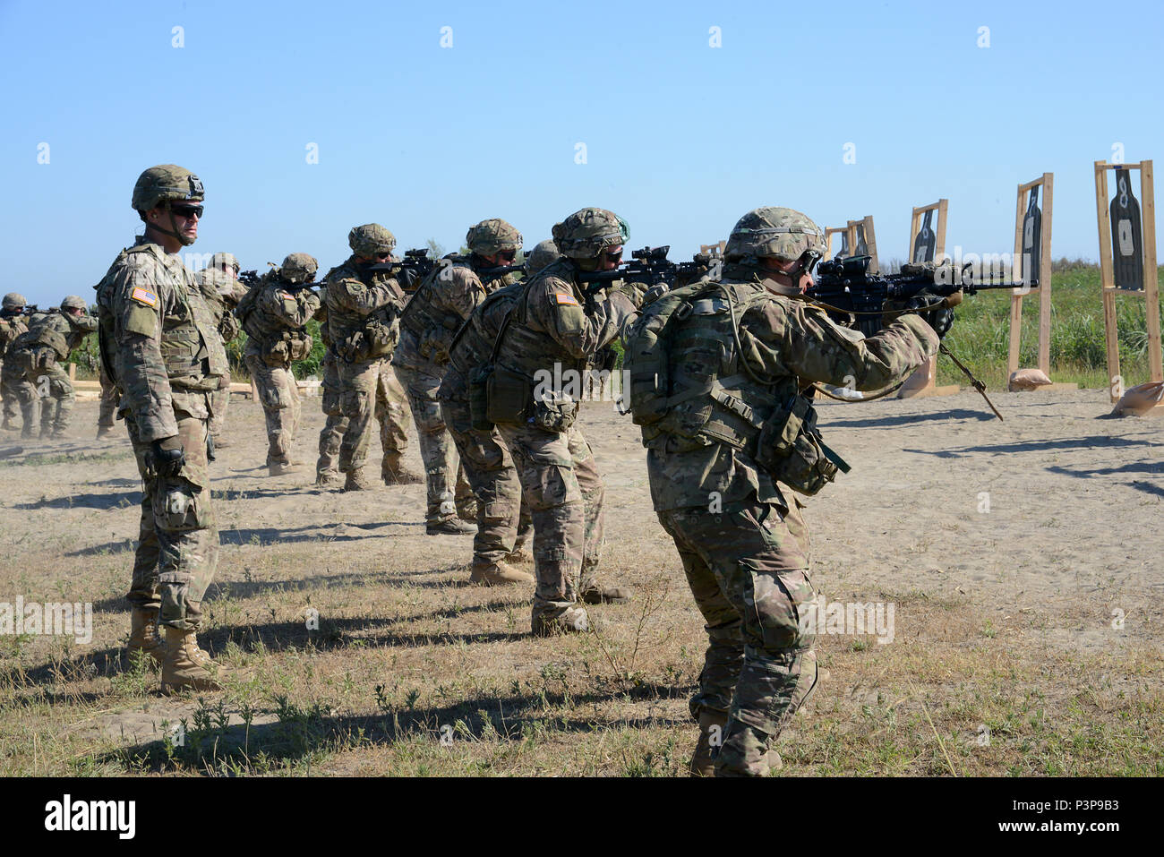U.S. Army paratroopers from 2nd Battalion, 503rd Infantry Regiment ...