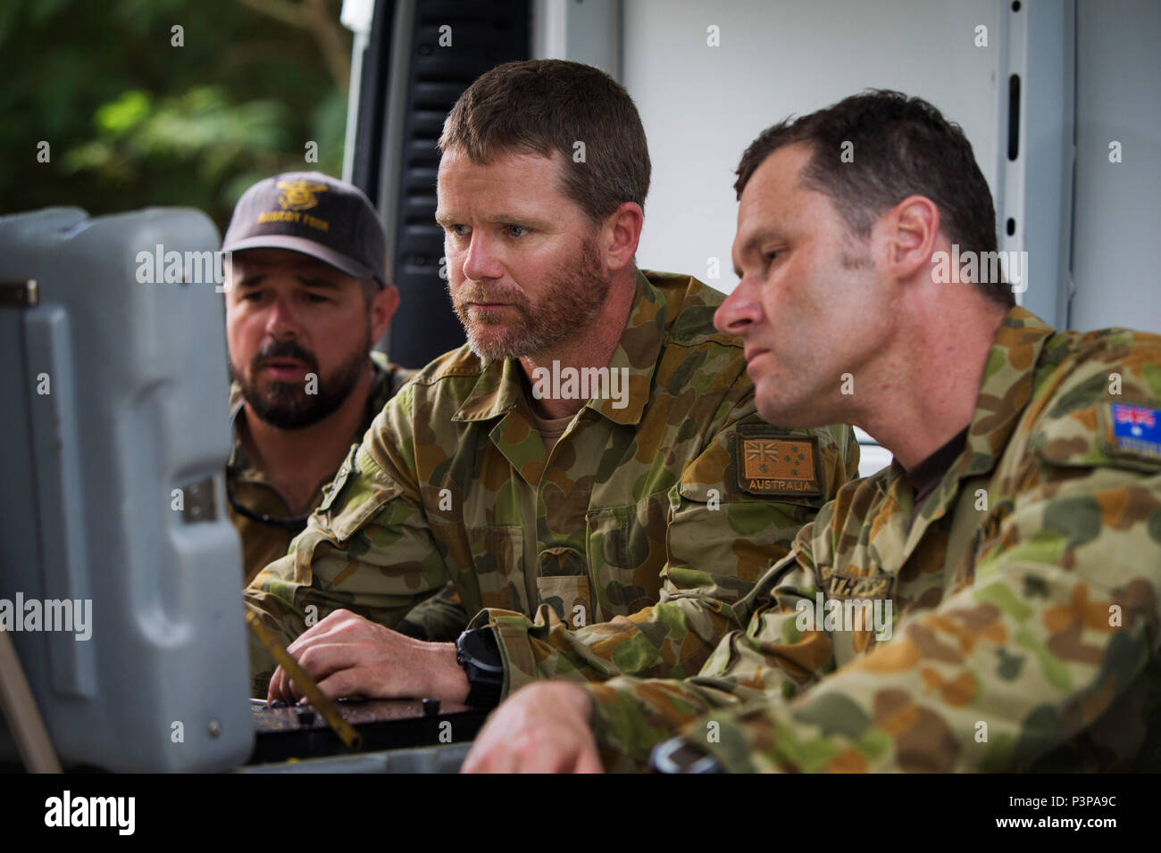 Leading Seaman Clearance Diver Danny Gordon (centre), a member of the ...