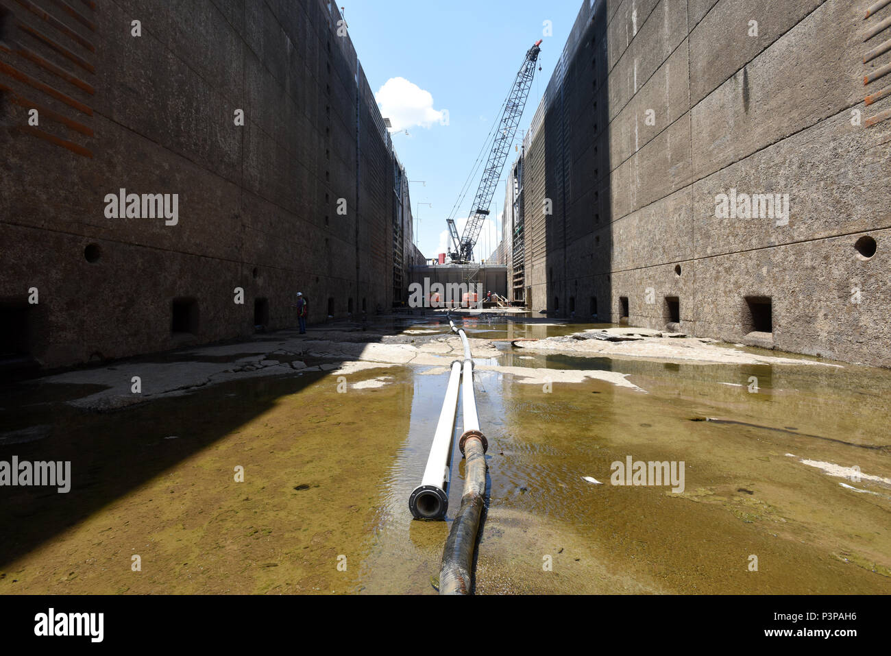 Miter gates hi-res stock photography and images - Alamy