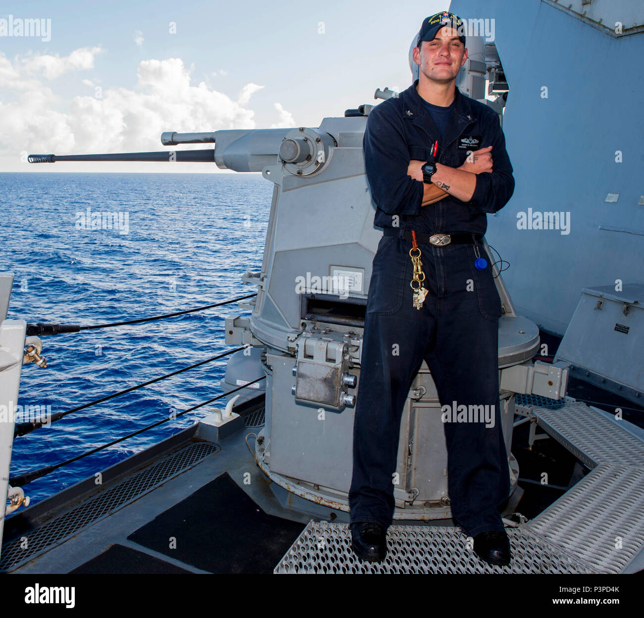 PACIFIC OCEAN (July 19, 2016) -Gunner's Mate 2nd Class Danny Meadows ...