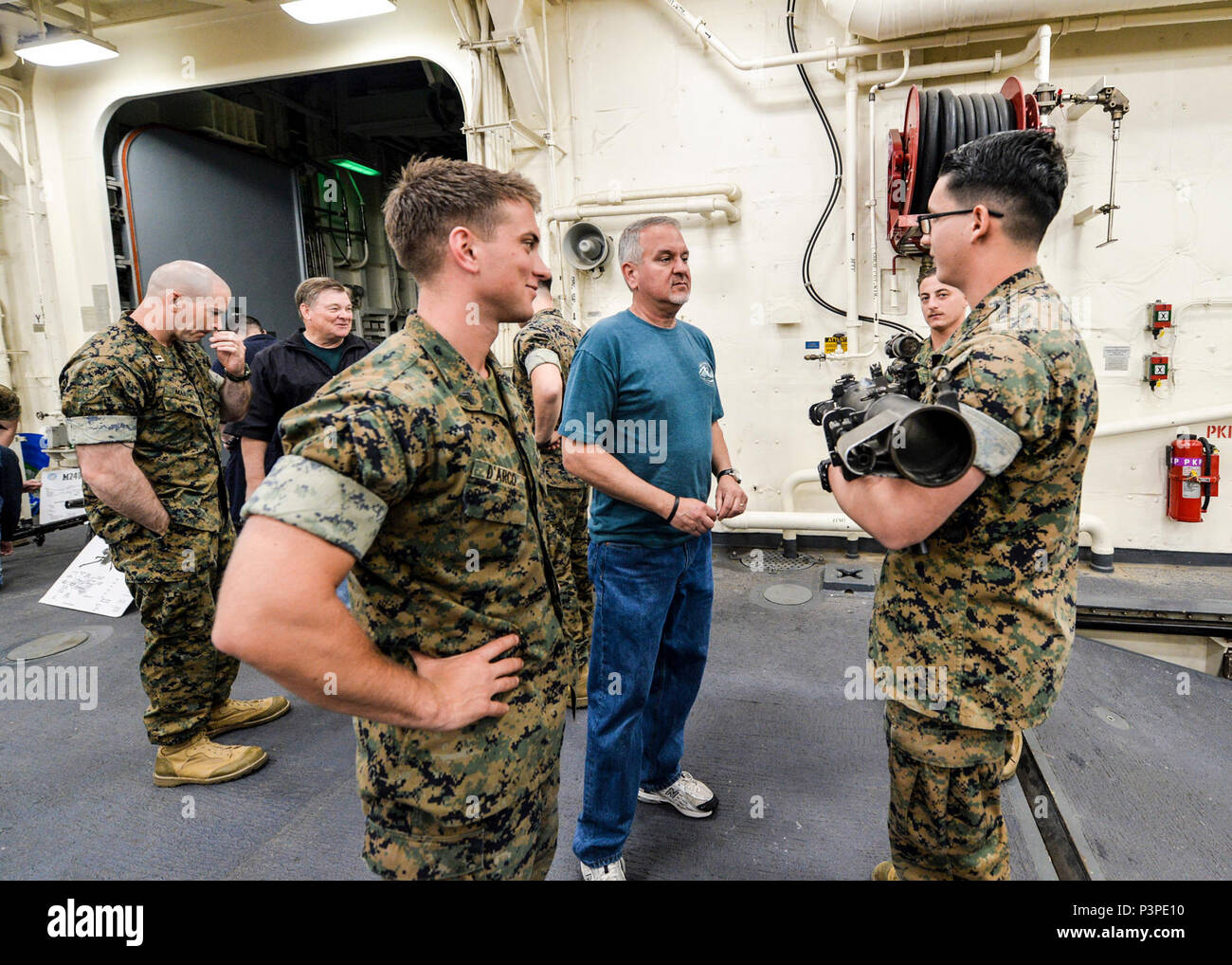 Mk 153 shoulder launched multipurpose assault weapon hi-res stock ...