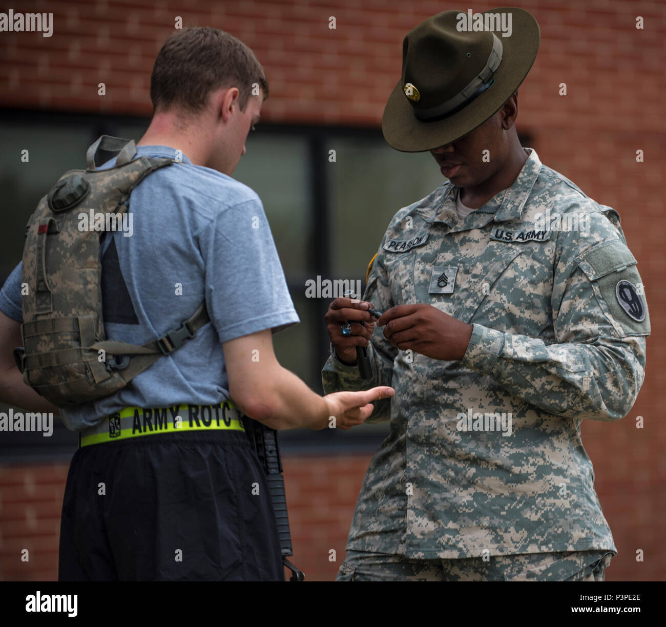 Fort knox kentucky drill sergeant hi-res stock photography and images ...