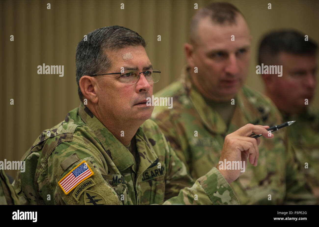 Fort knox kentucky drill sergeant hi-res stock photography and images ...