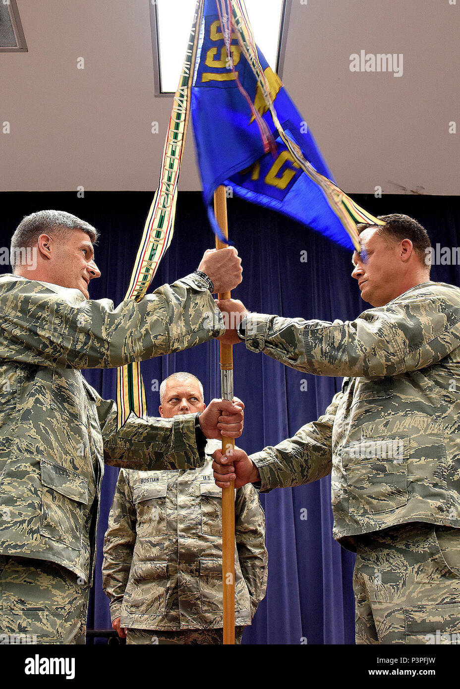NEW CASTLE AIR NATIONAL GUARD BASE, Del.- Lt. Col. Lynn Robinson Jr ...
