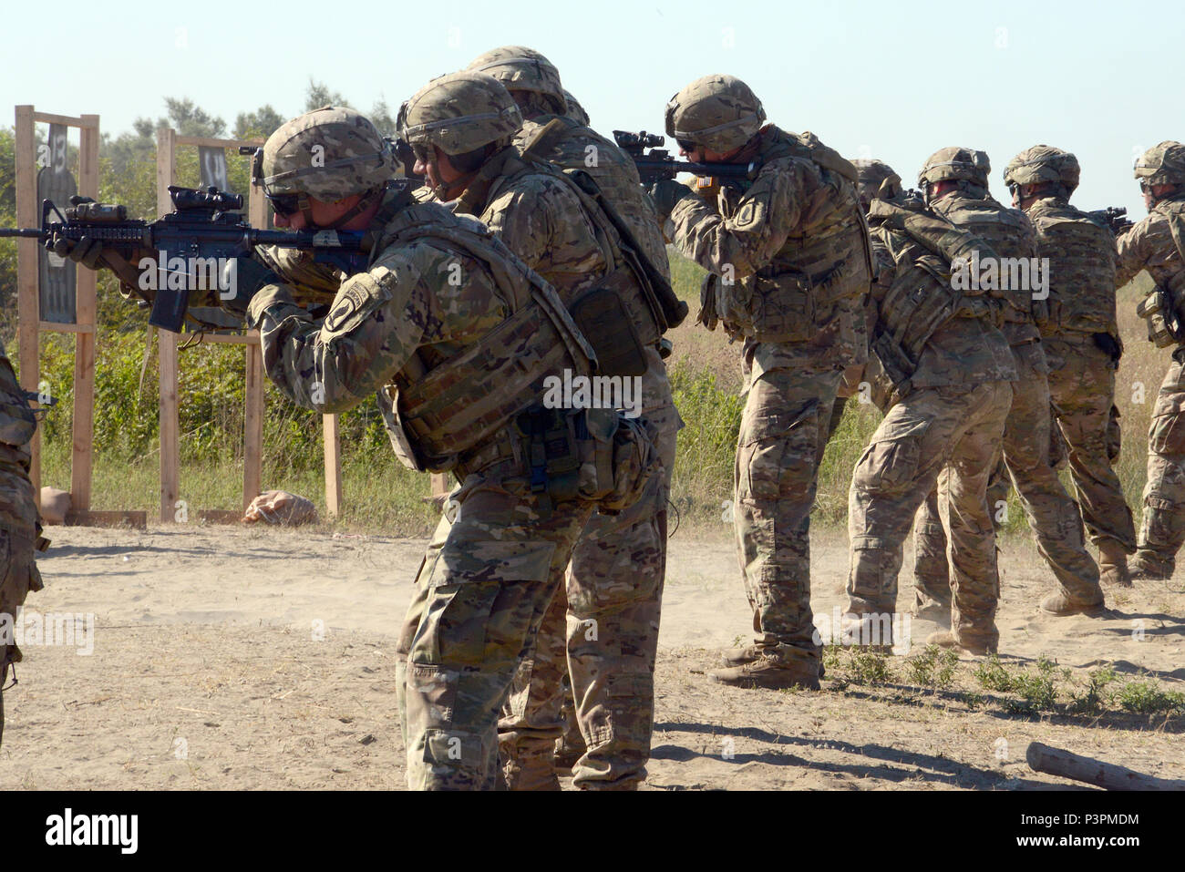 U.S. Army paratroopers from 2nd Battalion, 503rd Infantry Regiment ...