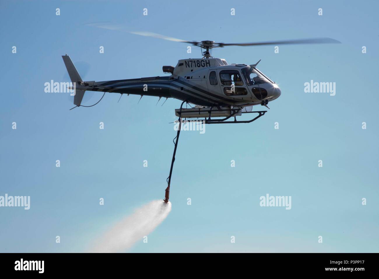 Helicopters fill up with water from Lake O’Neill to assist Camp ...