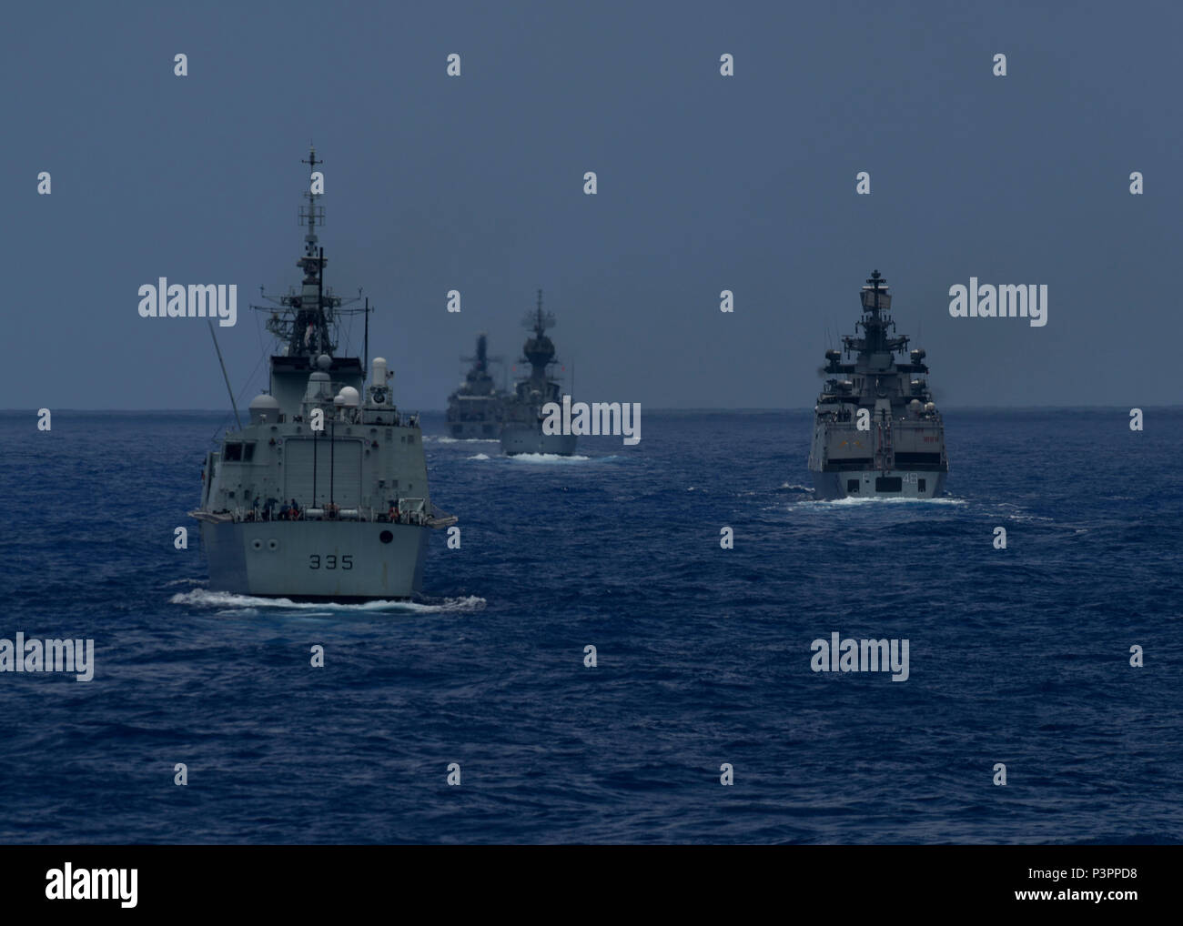 Uss cochrane hi-res stock photography and images - Alamy