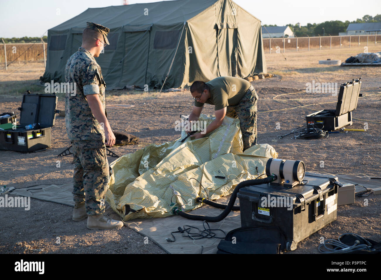 Ground to air transmit receive hi-res stock photography and images - Alamy