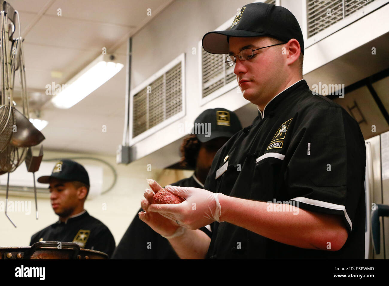 The Army 92G team in action Stock Photo - Alamy