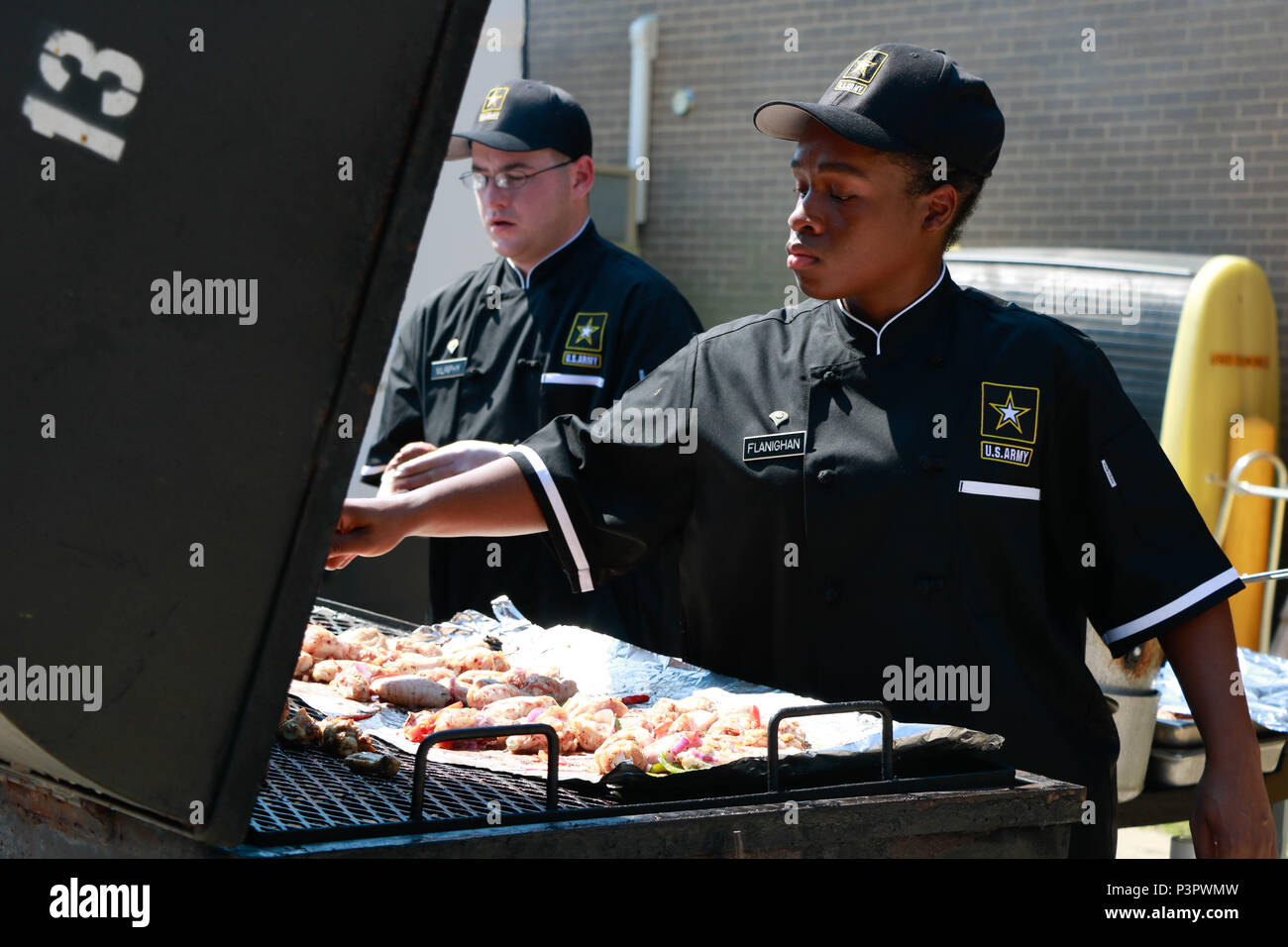 The Army 92G team in action Stock Photo - Alamy