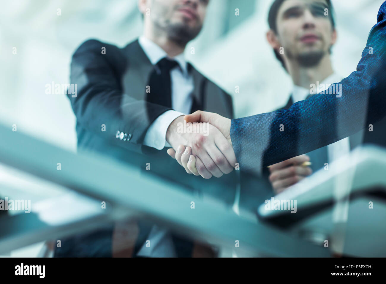 Partnership coworkers hi-res stock photography and images - Alamy