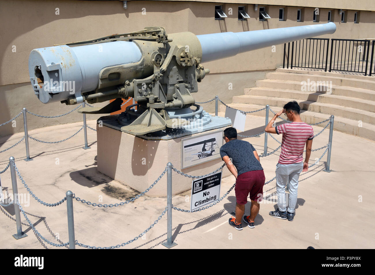 Soldiers assigned to the 9th Infantry Brigade, 6th Division, Singapore ...
