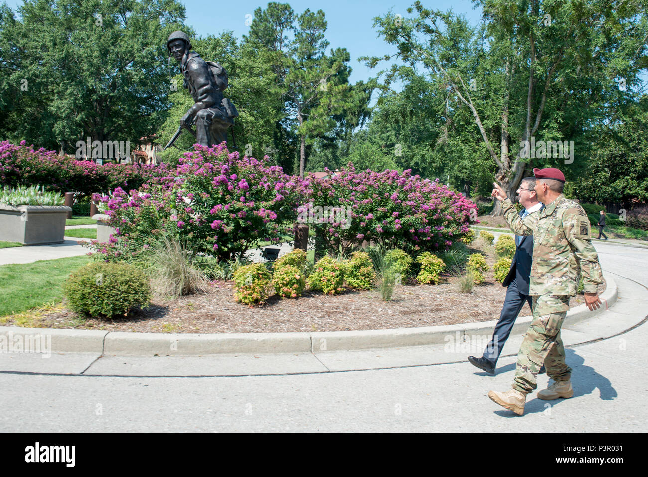 Secretary of Defense Ash Carter and Army Lt. Gen. Stephen Townsend ...