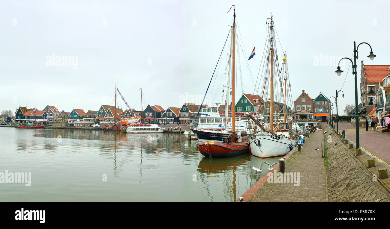 Boats in harbour volendam hi-res stock photography and images - Alamy
