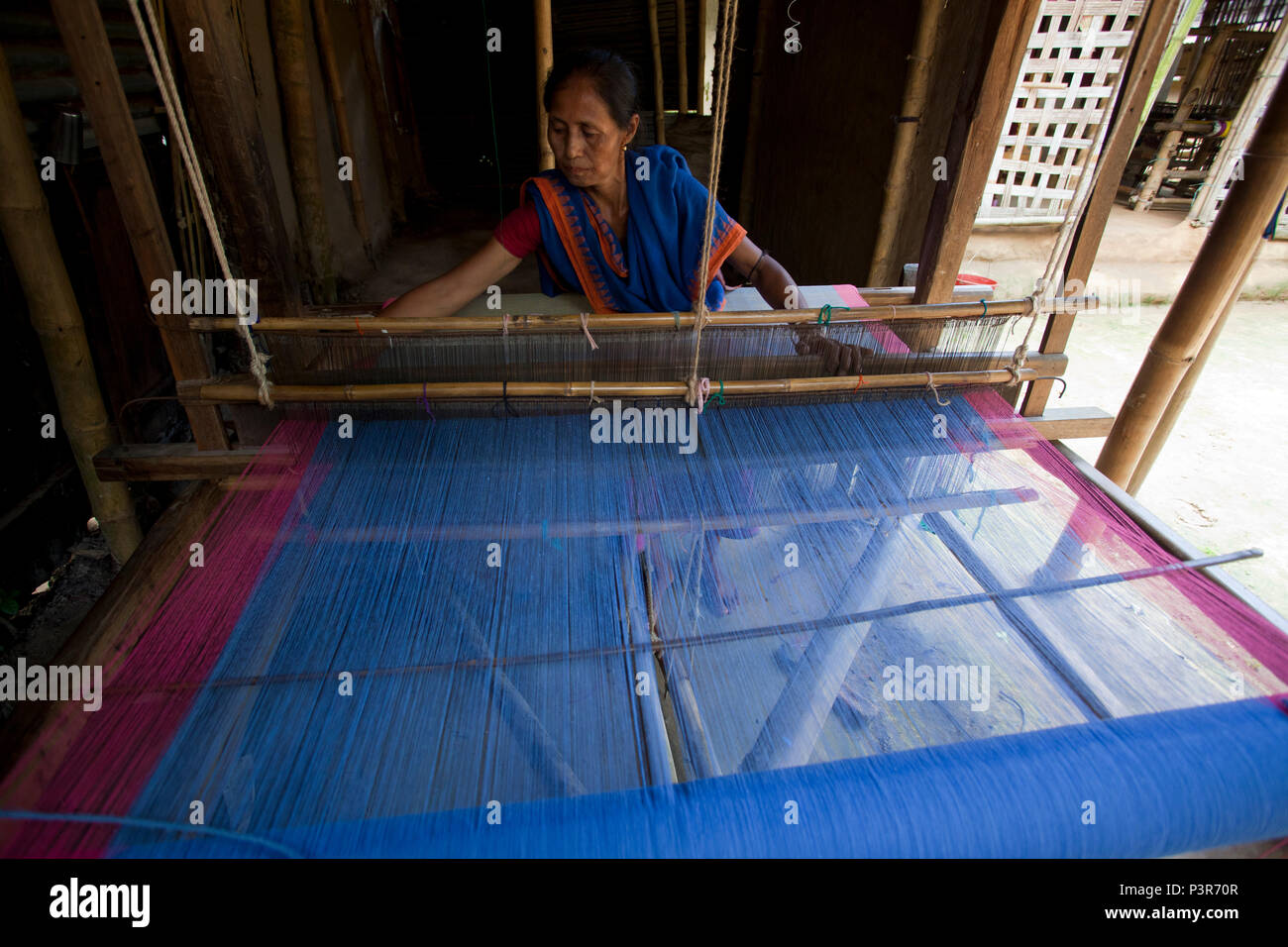 Rural woman weaving hi-res stock photography and images - Alamy