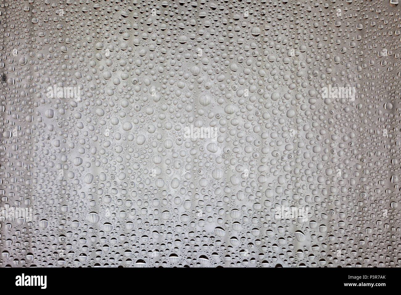 Parallel drops hi-res stock photography and images - Alamy