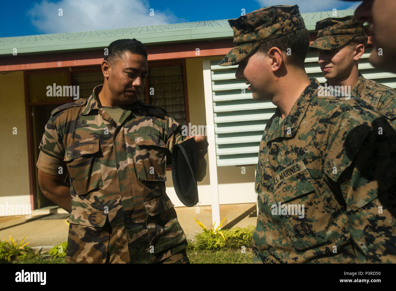 I tong hi-res stock photography and images - Alamy