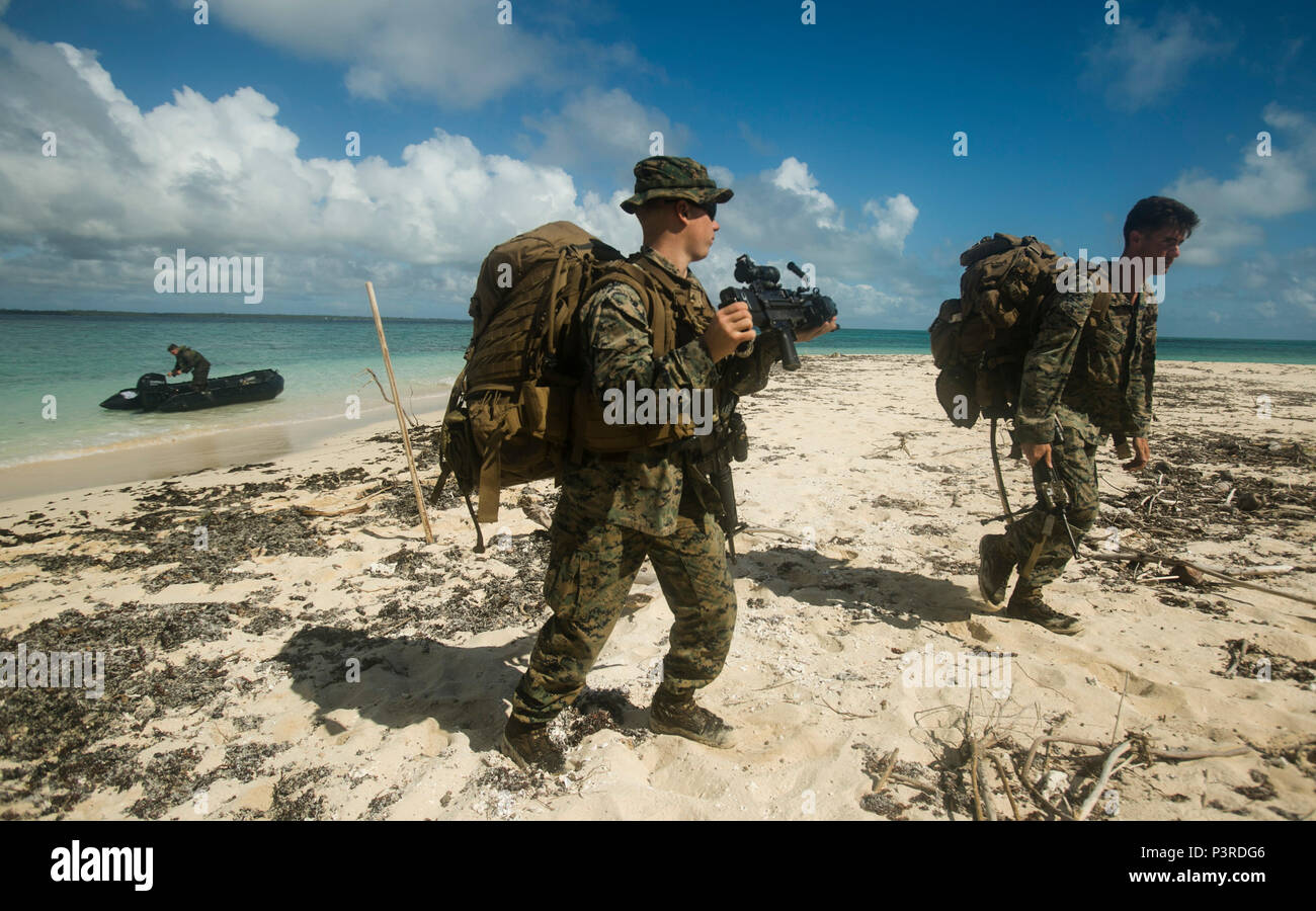 Lance Cpl. Joseph R. Siford (Left) and Lance Cpl. Michael J. Wargo ...
