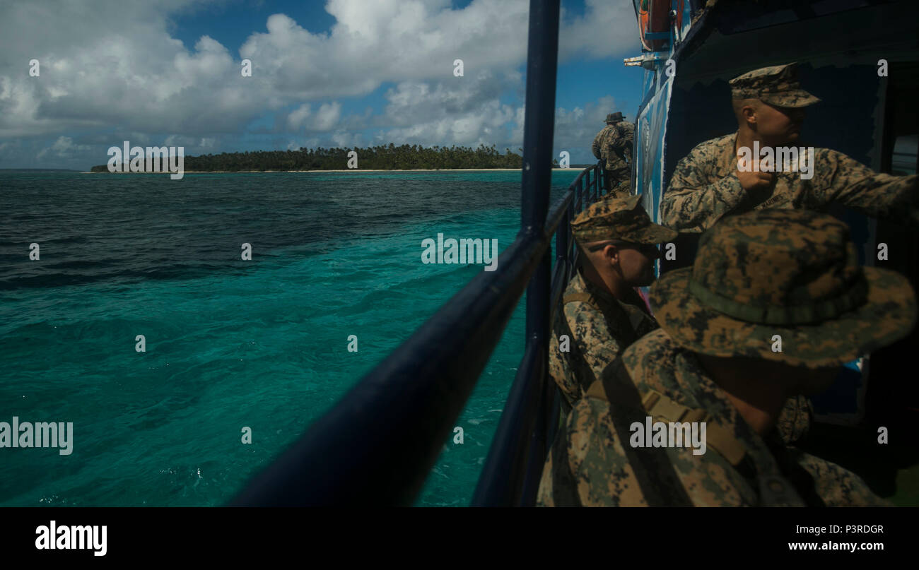Tongan soldiers hi-res stock photography and images - Alamy