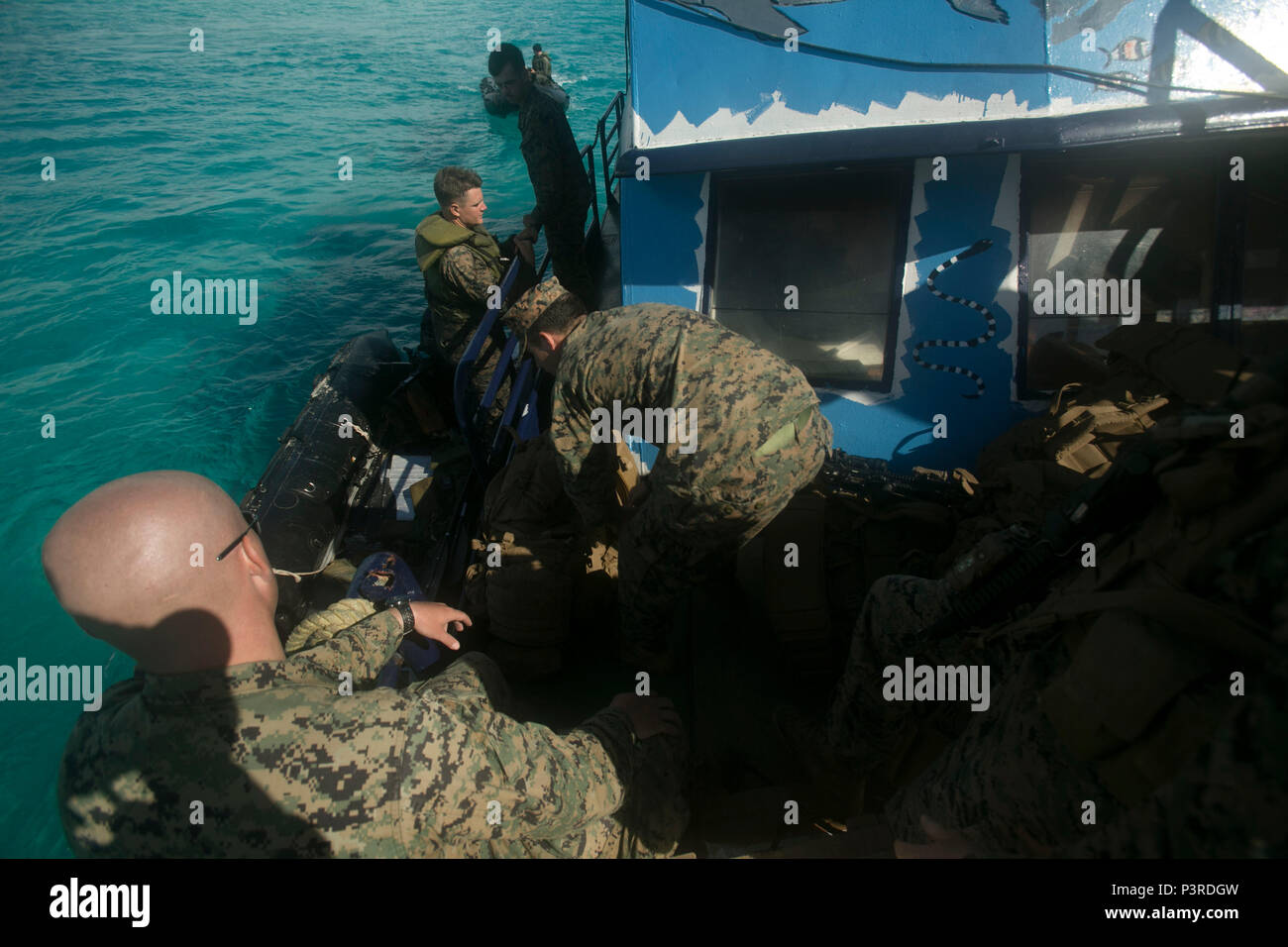 Tongan soldiers hi-res stock photography and images - Alamy