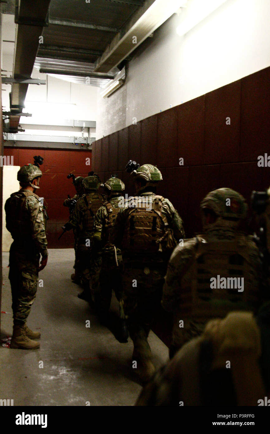 French army special forces command hi-res stock photography and images ...