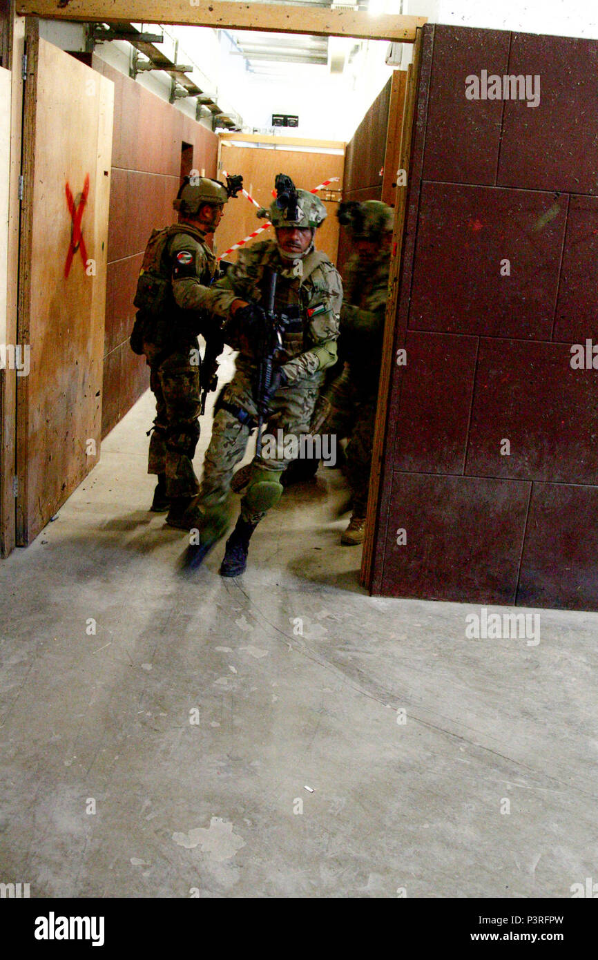 French army special forces command hi-res stock photography and images ...