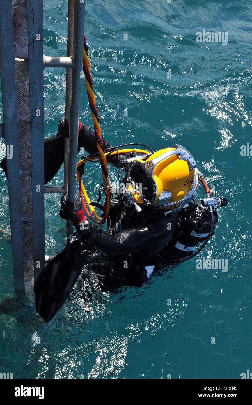 Pearl diver japan hi-res stock photography and images - Alamy