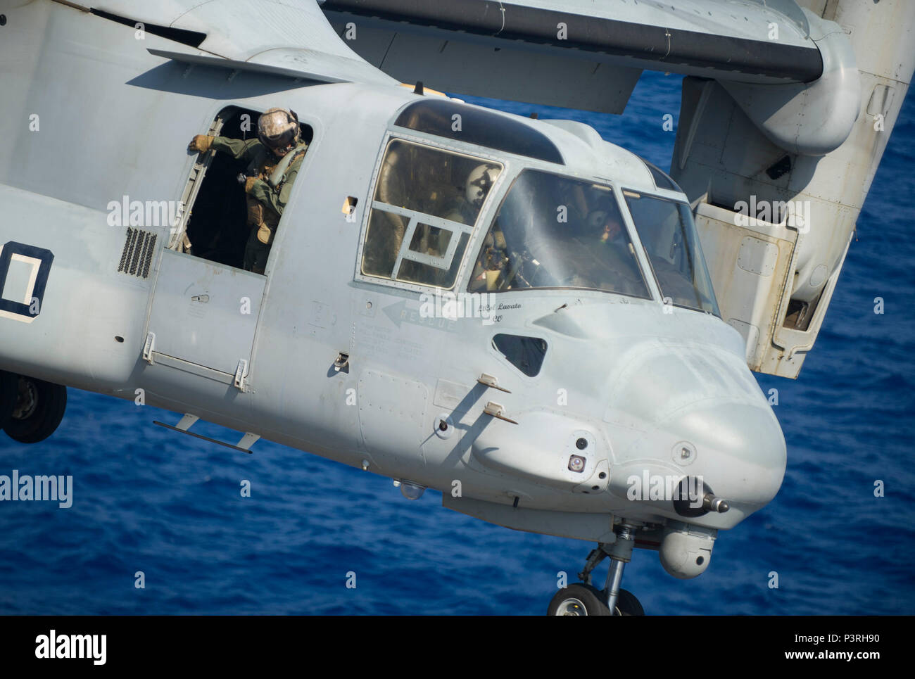 160725-N-LD343-001 PACIFIC OCEAN (July 25, 2016) – An MV-22 Osprey ...