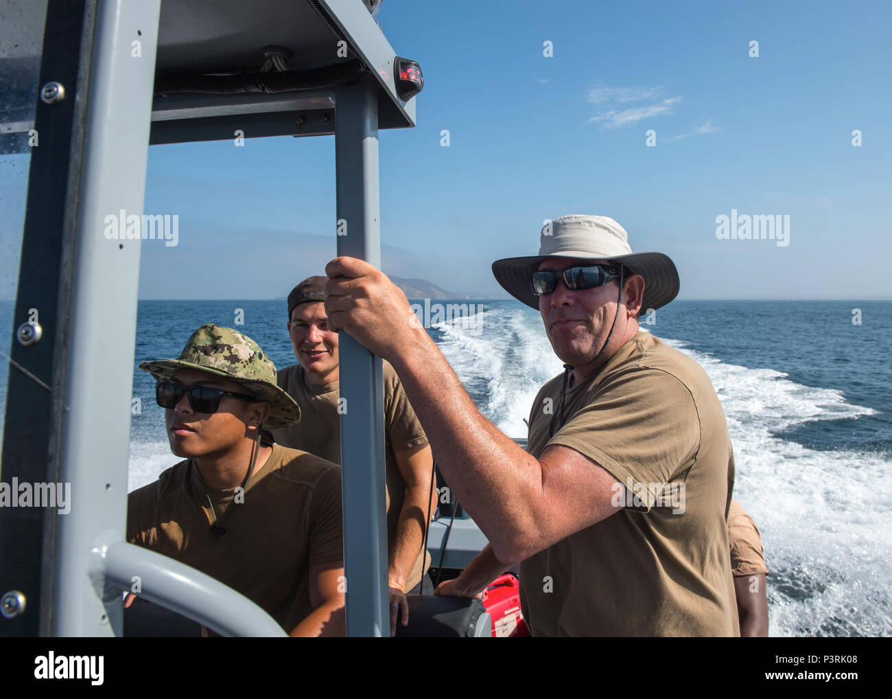 Canadian fleet diving unit pacific hi-res stock photography and images ...