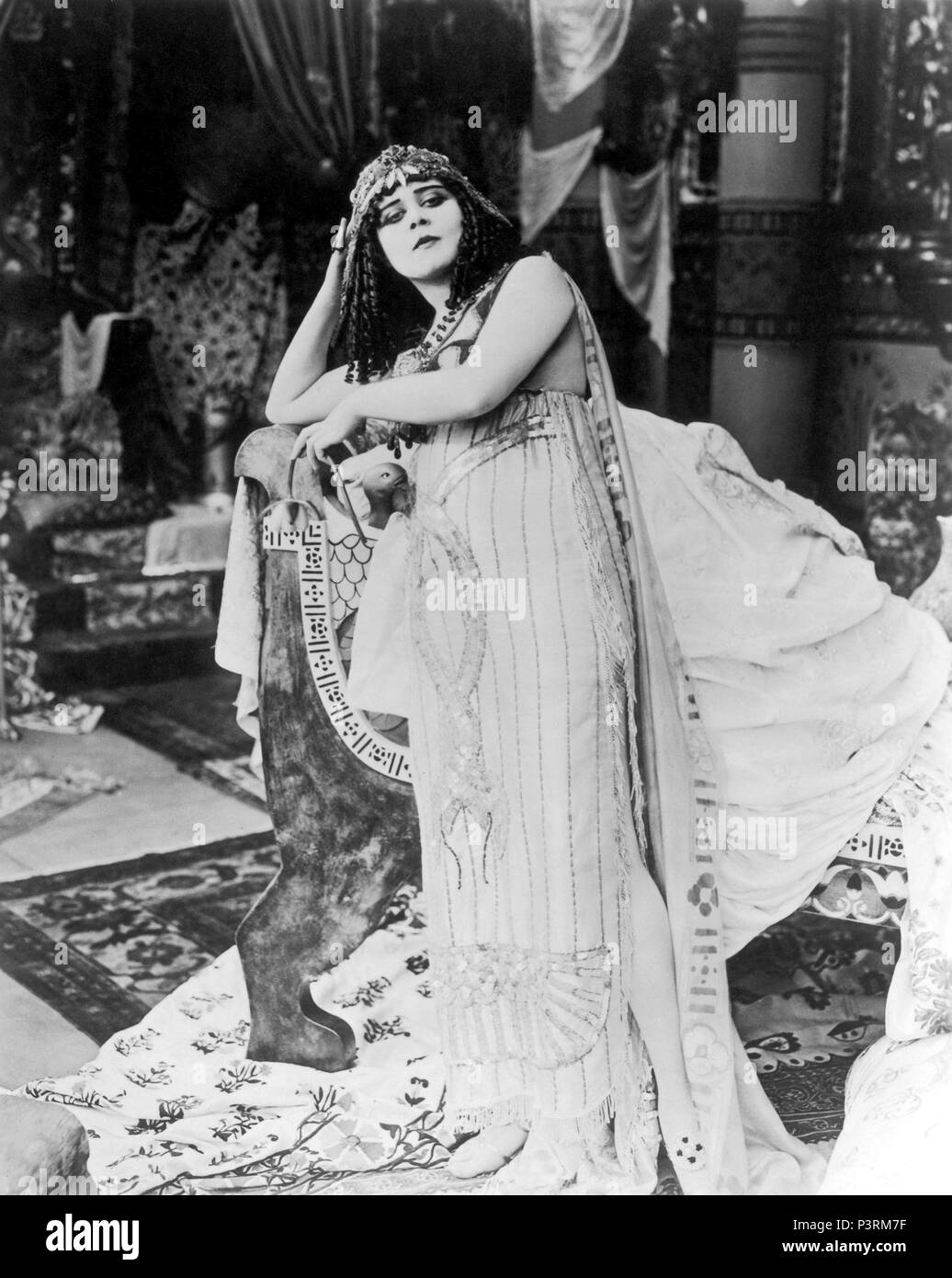 Original Film Title: CLEOPATRA. English Title: CLEOPATRA. Film Director: J. GORDON EDWARDS. Year ...