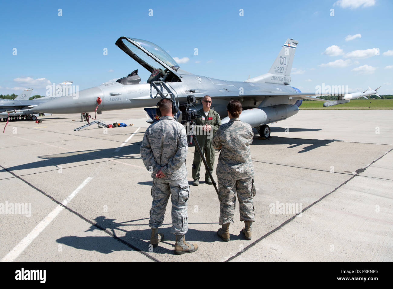 U.S. Master Sgt. Wolfram Stumpf and Staff Sgt. Michelle Alvarez-Rea ...