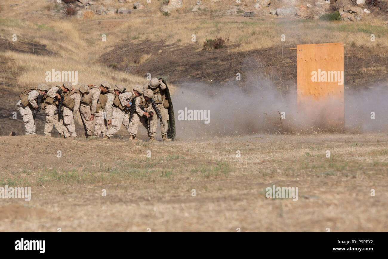 Marines from 1st Battalion, 5th Marine Regiment, 1st Marine Division ...