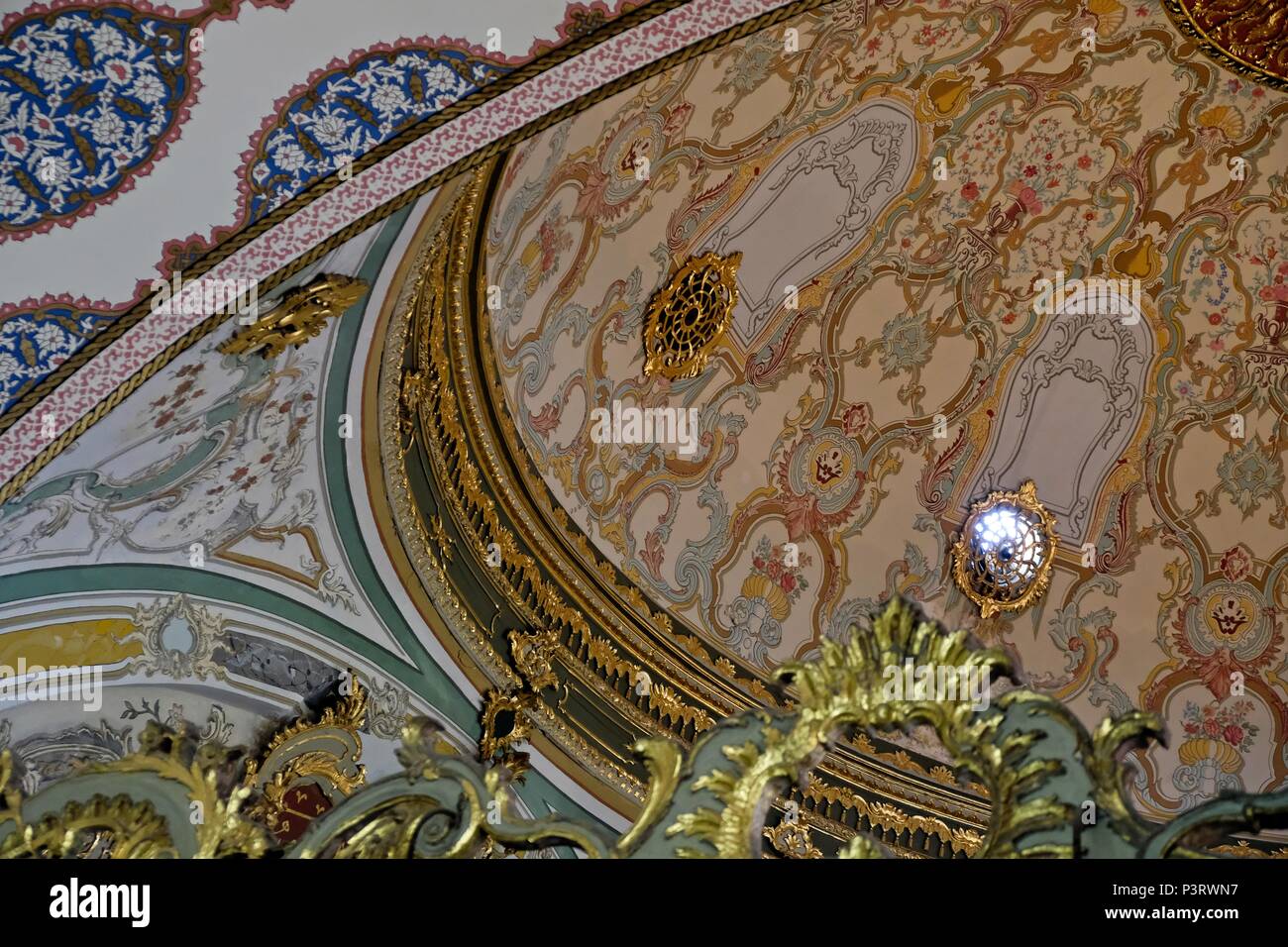 ISTANBUL, TURKEY - MAY 27 : Ornate ceiling in Topkapi Palace and Museum ...