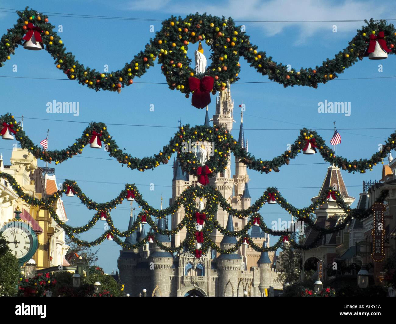 Disney castle vector hi-res stock photography and images - Alamy