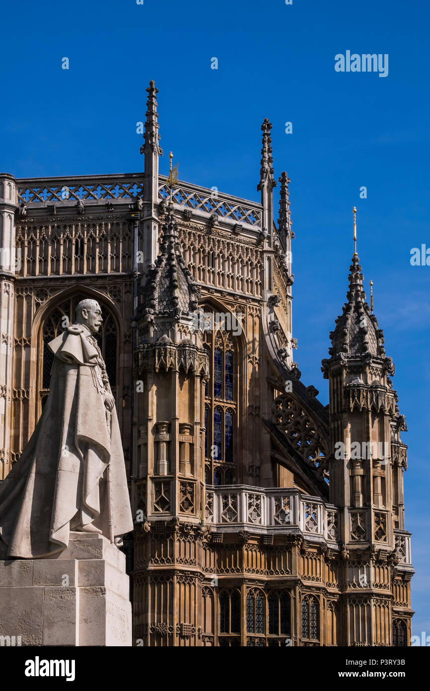 Gothic abbey hi-res stock photography and images - Alamy