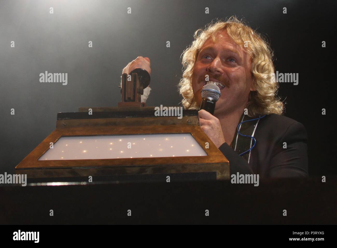 BLACKPOOL,UK KEITH LEMON SWITCHES ON BLACKPOOL ILLUMINATIONS CREDIT IAN ...