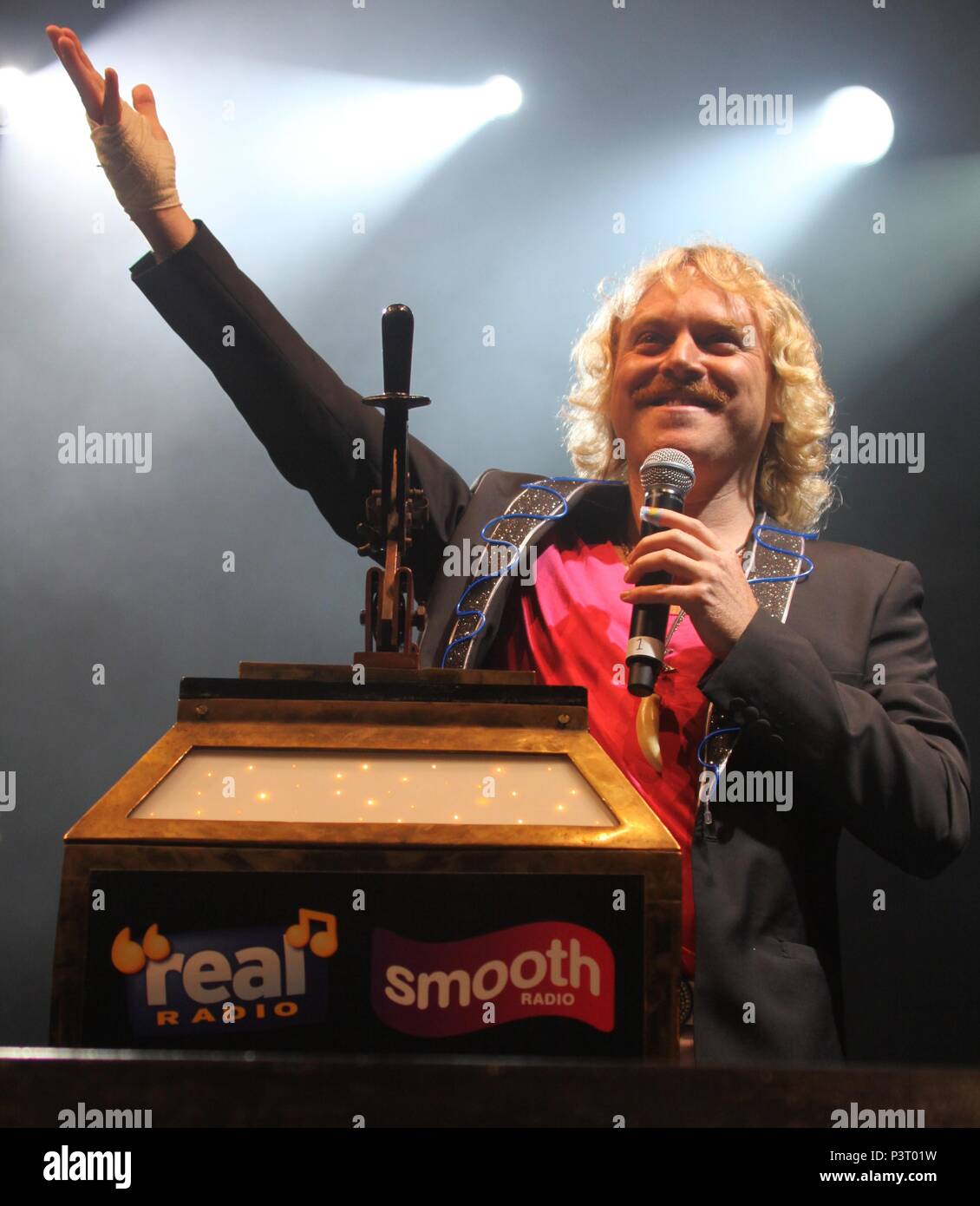 BLACKPOOL,UK KEITH LEMON SWITCHES ON BLACKPOOL ILLUMINATIONS CREDIT IAN ...