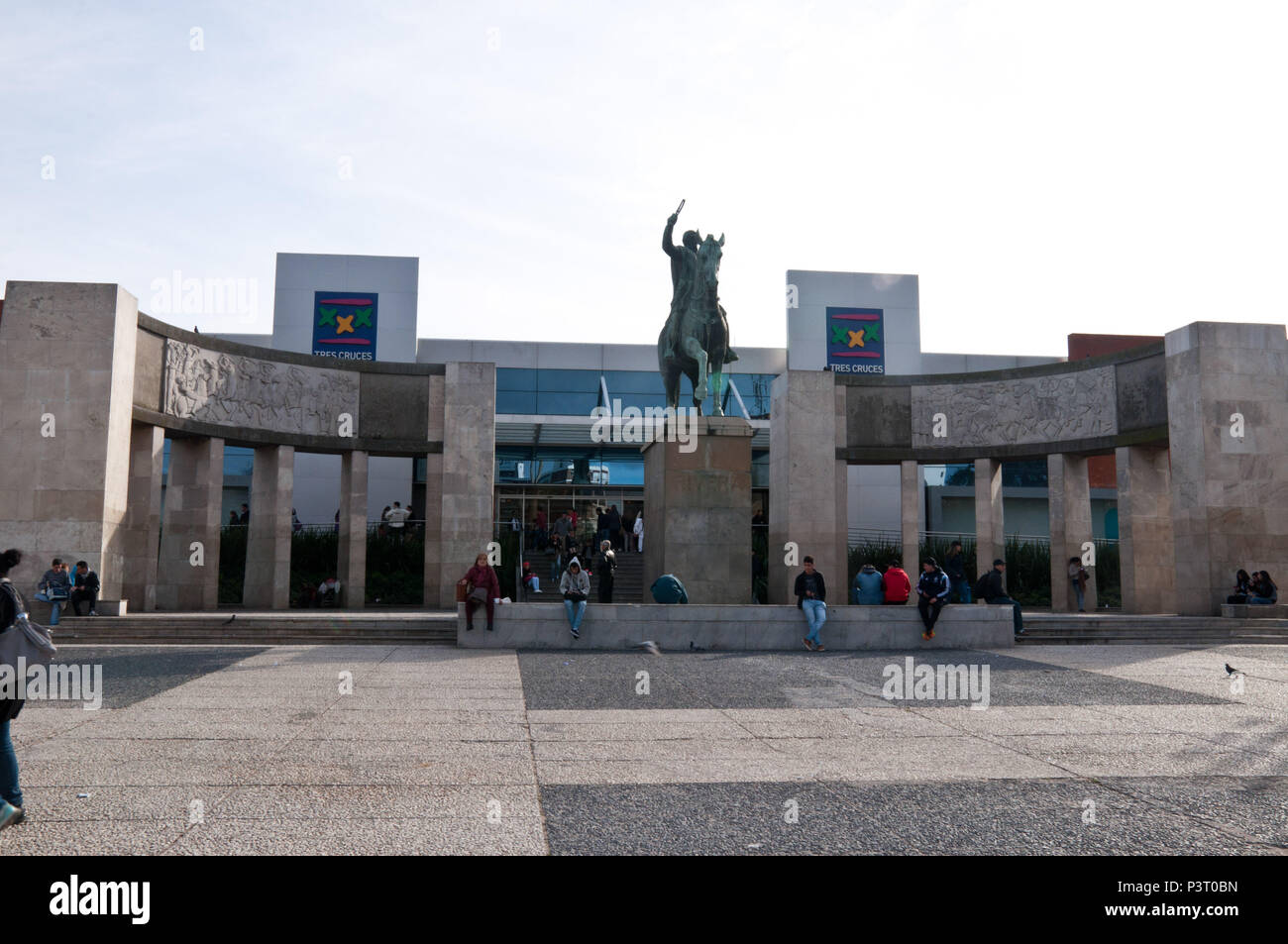 MONTEVIDÉU, URUGUAI - 20.08.2015: CENAS DE MONTEVIDÉU - Monumento à ...
