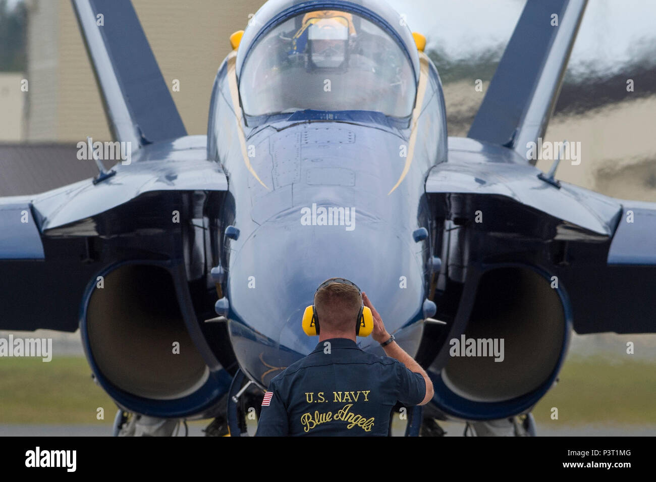 Navy blue angels ground crew hi-res stock photography and images - Alamy
