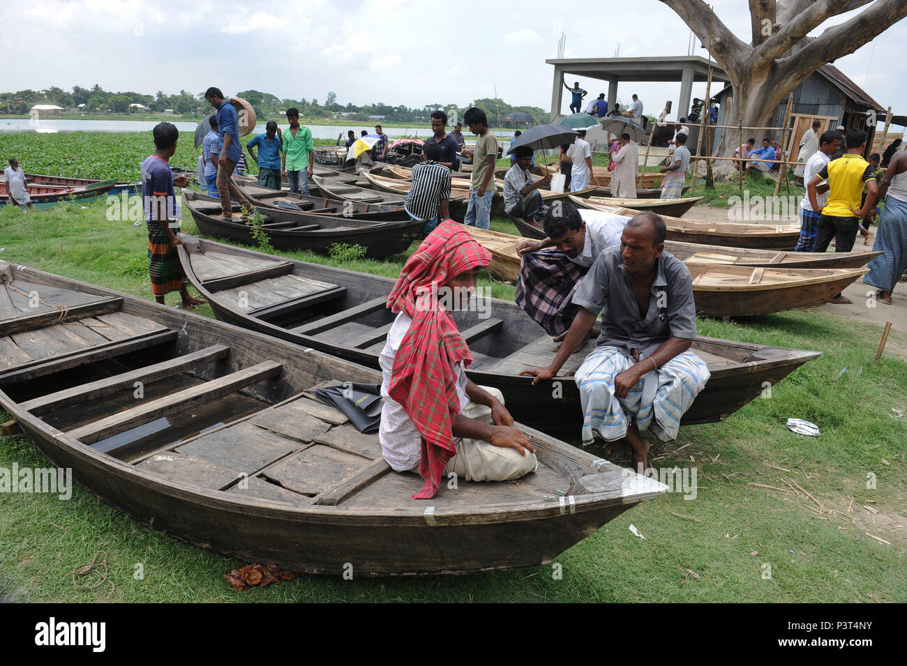 Bangladeshi village boat hi-res stock photography and images - Alamy