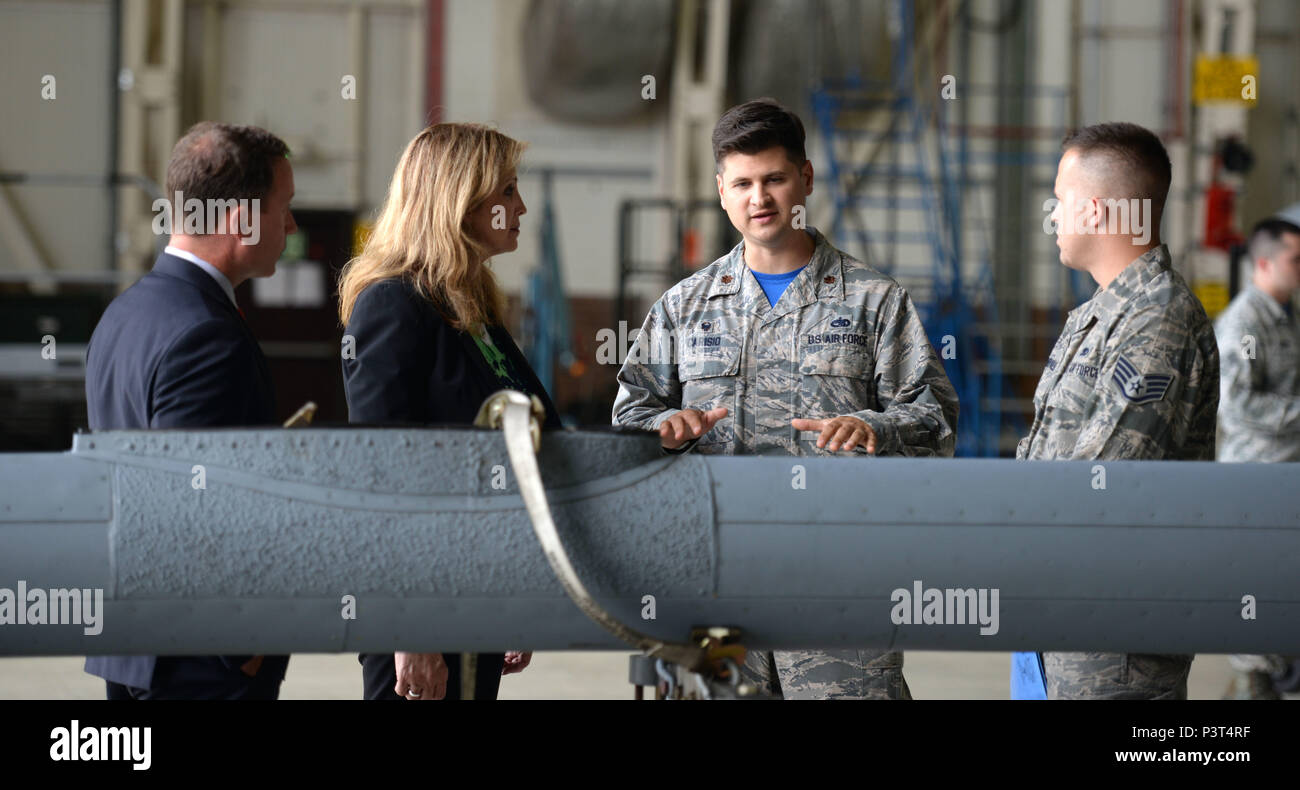 Amanda simpson hi-res stock photography and images - Alamy