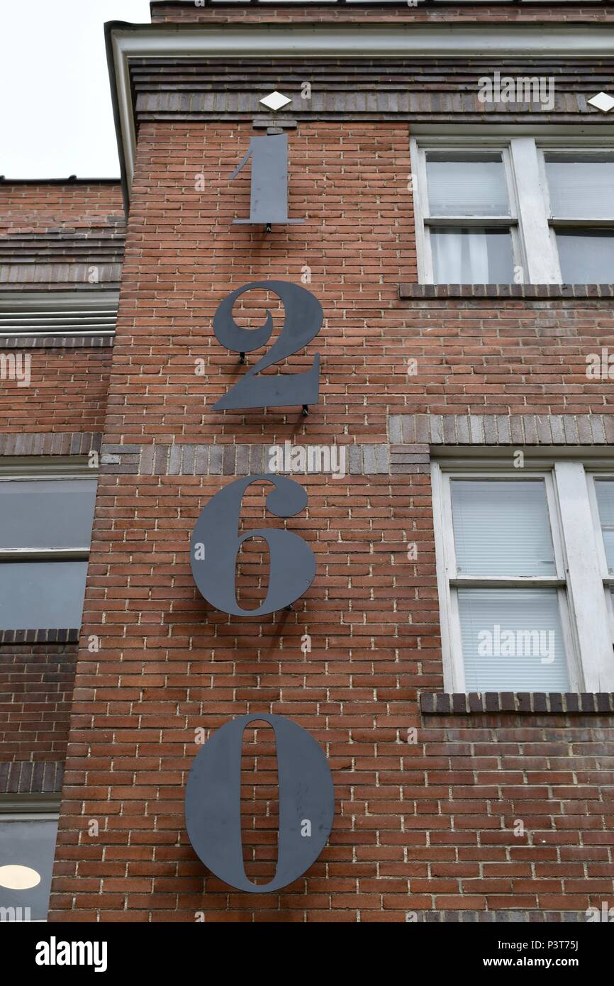 Building large number windows hi-res stock photography and images - Alamy