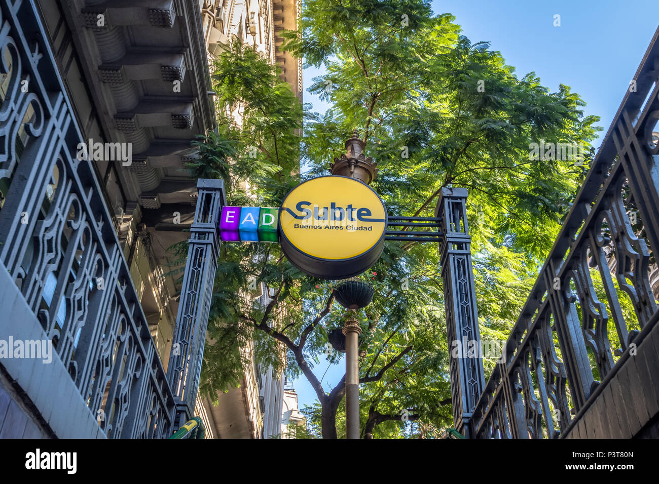 Metro line sign hi-res stock photography and images - Alamy